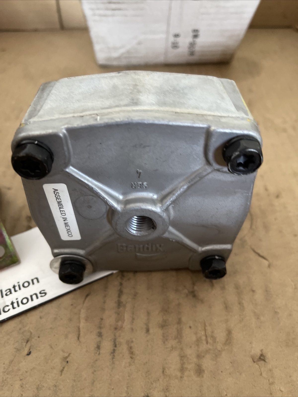 Bendix 103009N R-12 Relay Valve With Bracket C1 for sale online | eBay