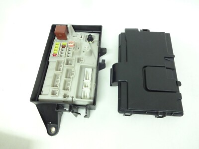 2002 -2005 LEXUS SC430 2002 2003 2004 2005 REAR TRUNK FUSE BOX 82670 ...