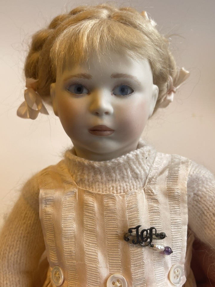 Lynne and Michael Roche artist doll Beth And Her Box Of Treasures 24/50 ...