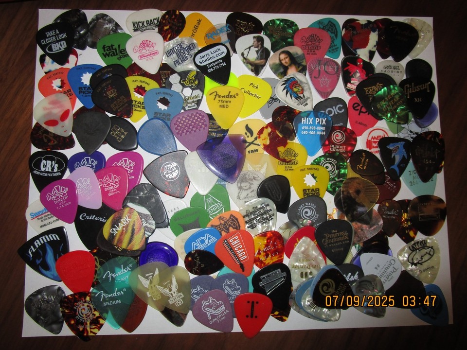 Lot of Over 160 Assorted Guitar Picks, A Little Bit of Everything! See ...