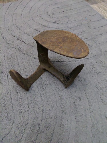 Vintage shoemaker tool cast iron metal house Antique shoe makers anvil ...