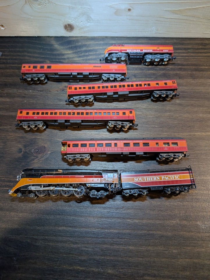 N Scale Southern Pacific Daylight Steam and Cars with Bonus Diesel F7A ...