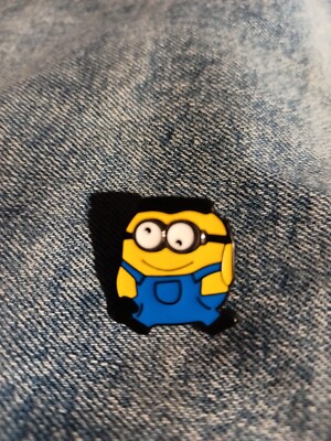 MINION-"DESPICABLE ME"- ENAMEL PIN-SHIP ALL THE PINS YOU BUY FOR $4.99 ...