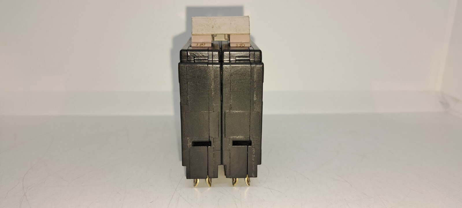 Eaton Cutler Hammer CHF220 20 Amp 2 Pole 120/240v Type CH Circuit ...