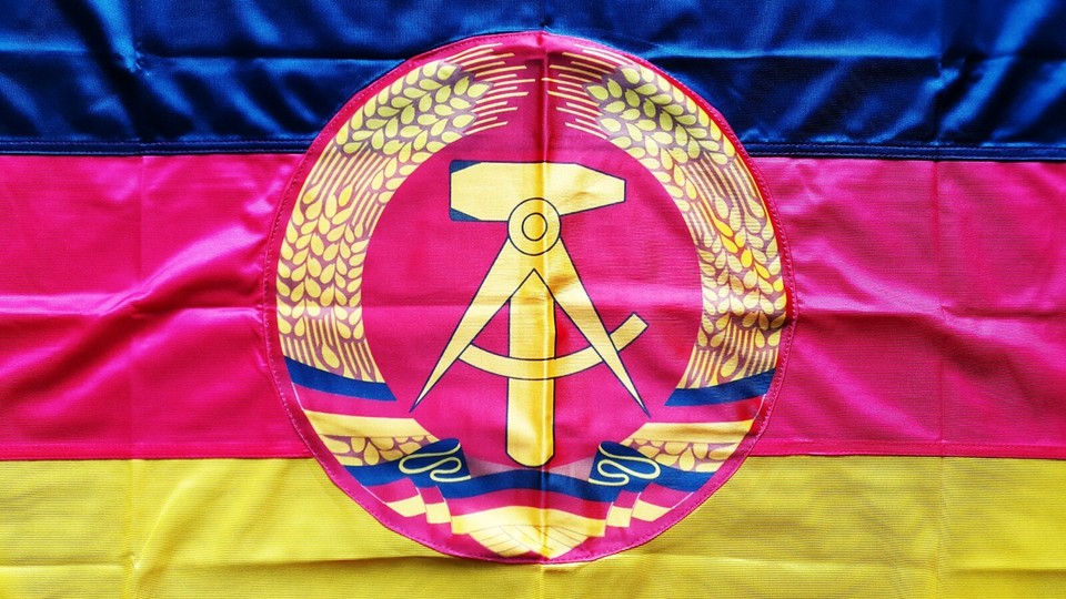 ORIGINAL VINTAGE EX-ARMY DDR GDR NVA EAST GERMAN FLAG COLD WAR WARSAW ...