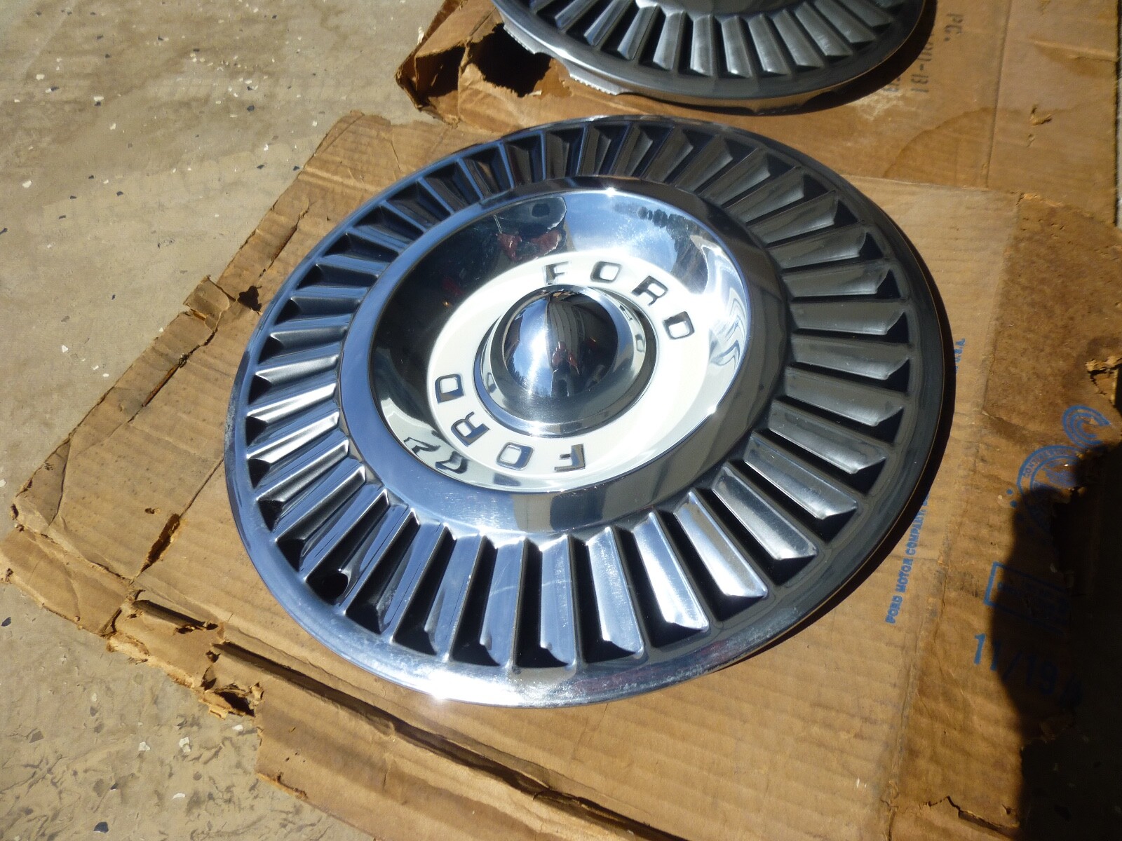 1957 Ford Fairlane Thunderbird Hubcap Set B7A-1130-B1 | NOS | OE