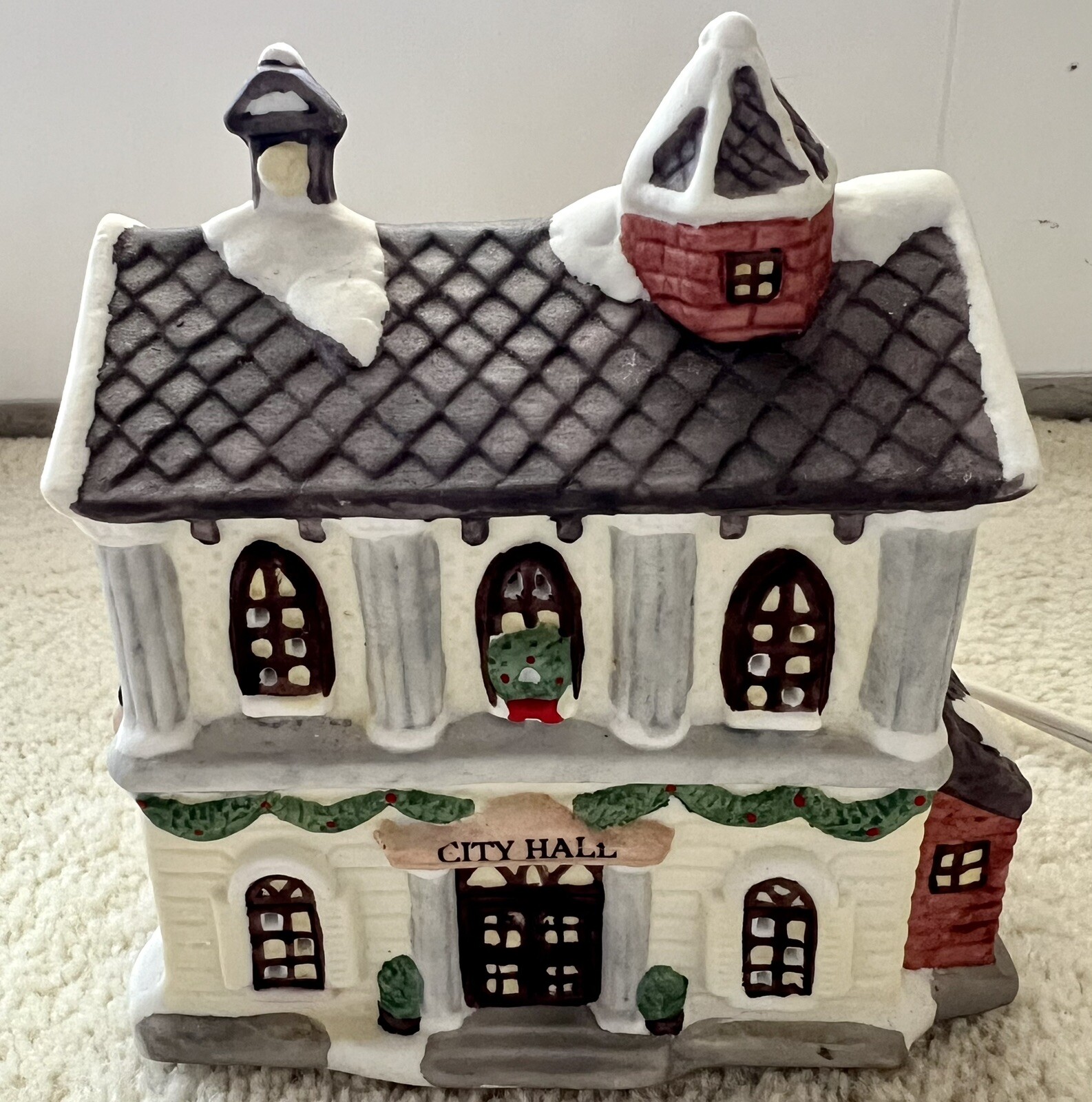 NWB HAND PAINTED VICTORIAN VILLAGE COLLECTIBLES CITY HALL SNOW WITH ...