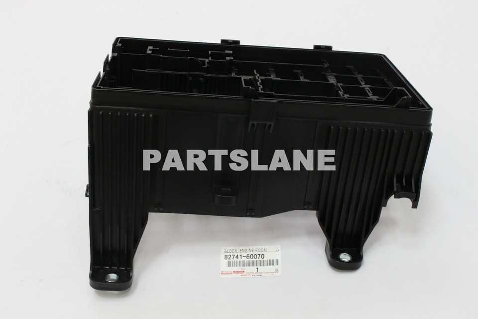 Toyota Land Cruiser Lexus LX570 OEM Genuine Engine Room Relay Block ...