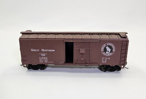 HO Scale Great Northern Railway GN 11582 Box Car Sliding Door Train ...