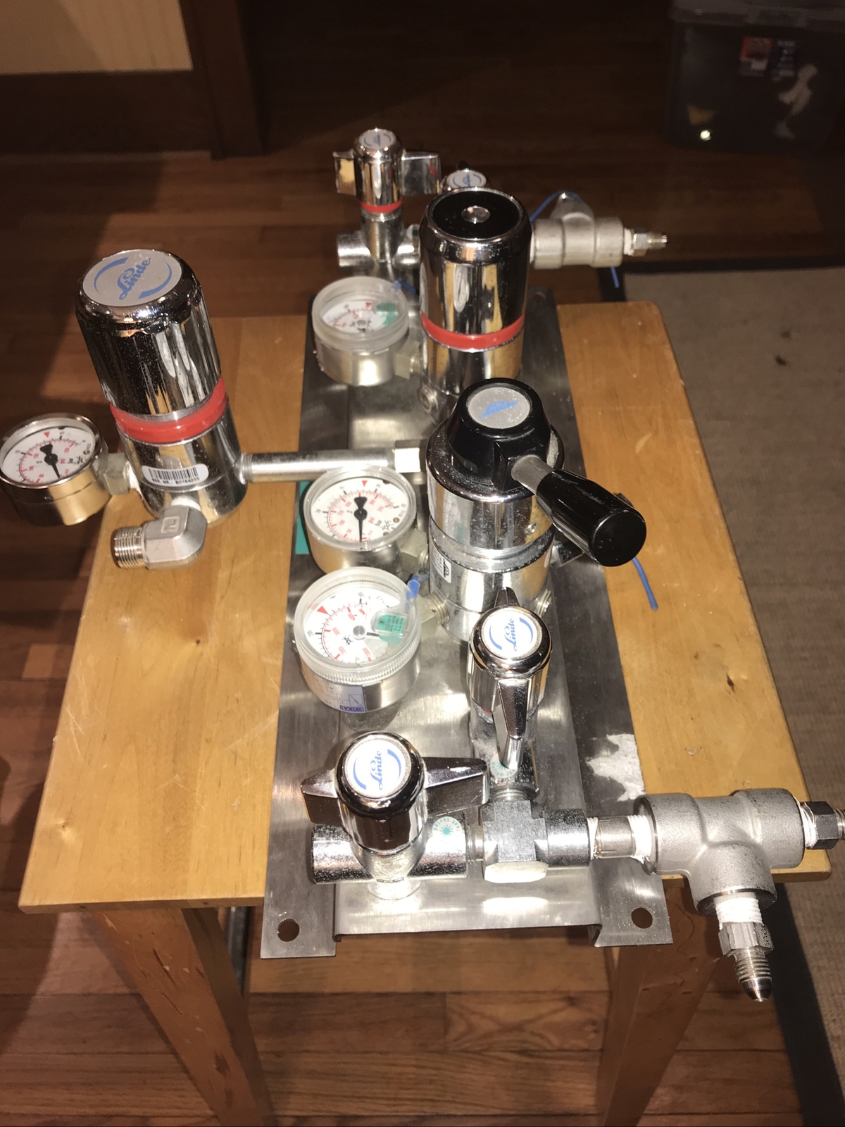 LINDE HiQ A 208 A208 Semi-Automatic Gas Panel; RB200/1 -150 regulator ...