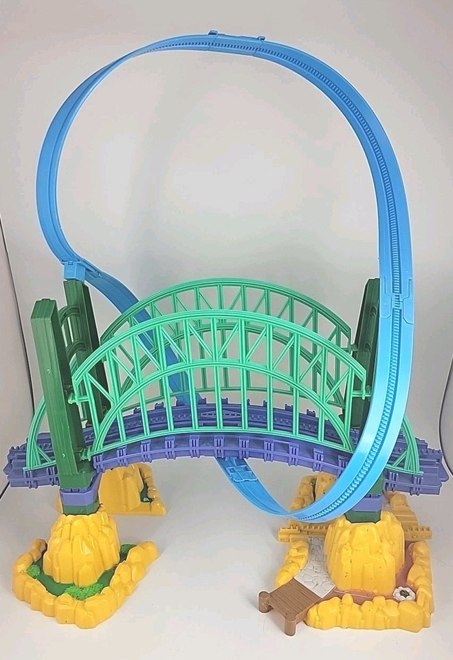 Geotrax GeoAir Mega Set High Flyin Airport Blast Through Barn Fly By ...