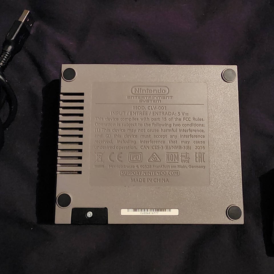 Nintendo NES Classic Edition Game Console with cables and wireless ...