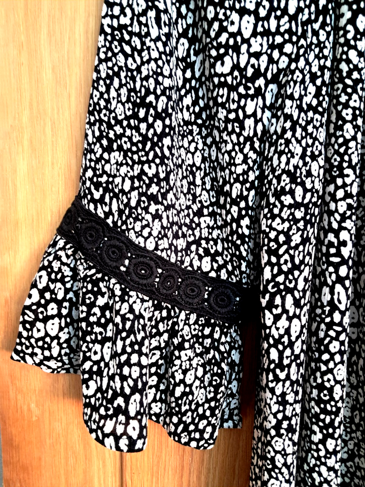 NEW Evans Black/White Tunic size 18 3/4 Lce Trim Frill Sleeves, Lace ...