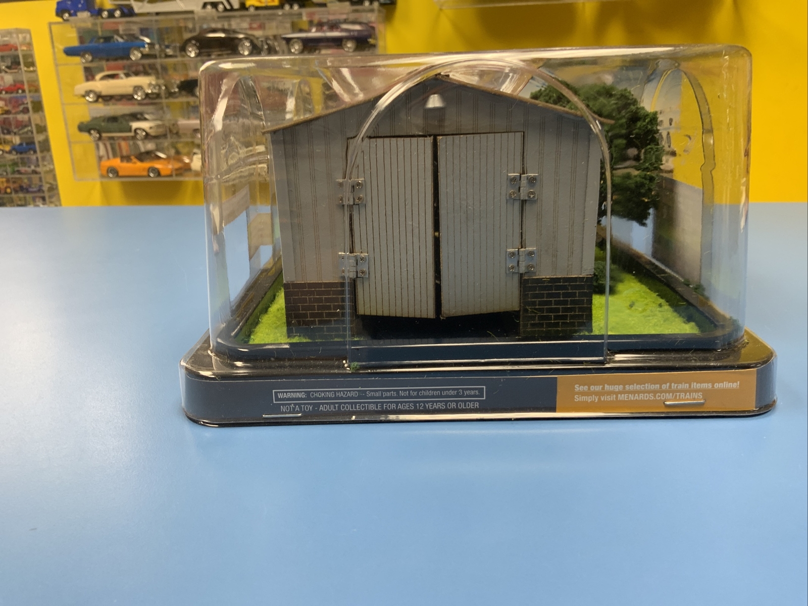 Menards HO Scale 30-Sign Maintenance Shed Prelit Interior L.E.D. Yard ...