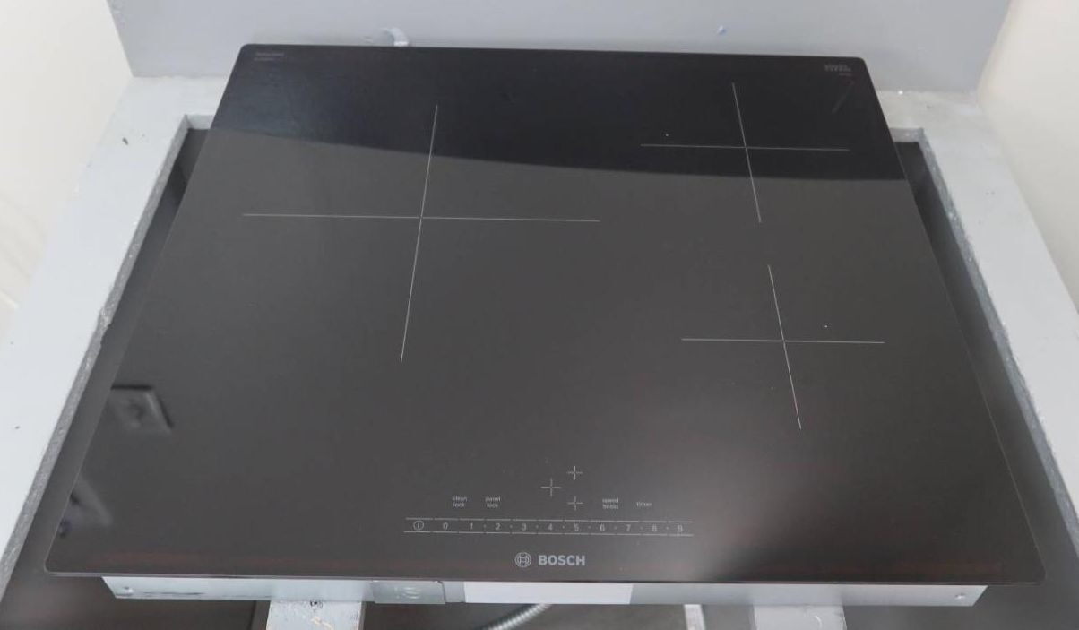 NIB Bosch 500 Series 24" PotSense Black Electric Induction Cooktop ...