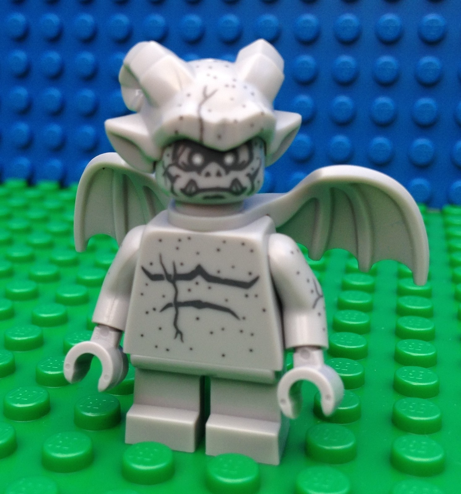 Lego 71010 Monsters Minifigures Series 14 GARGOYLE Statue Notre Dame ...