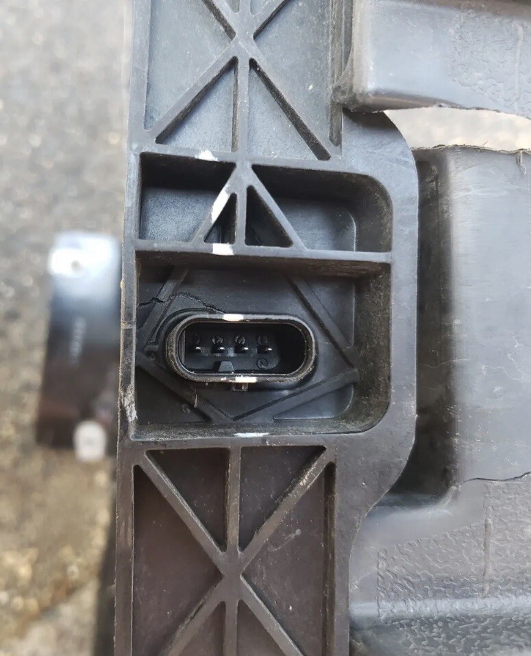 Radiator Shutter Connector for 2016-2019 Cadillac ATS. ACDelco 19330674 ...