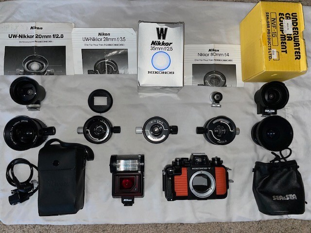 Nikonos V Underwater Camera, 5 Lenses, 2-SB 105 Strobes, Close-Up Kit ...