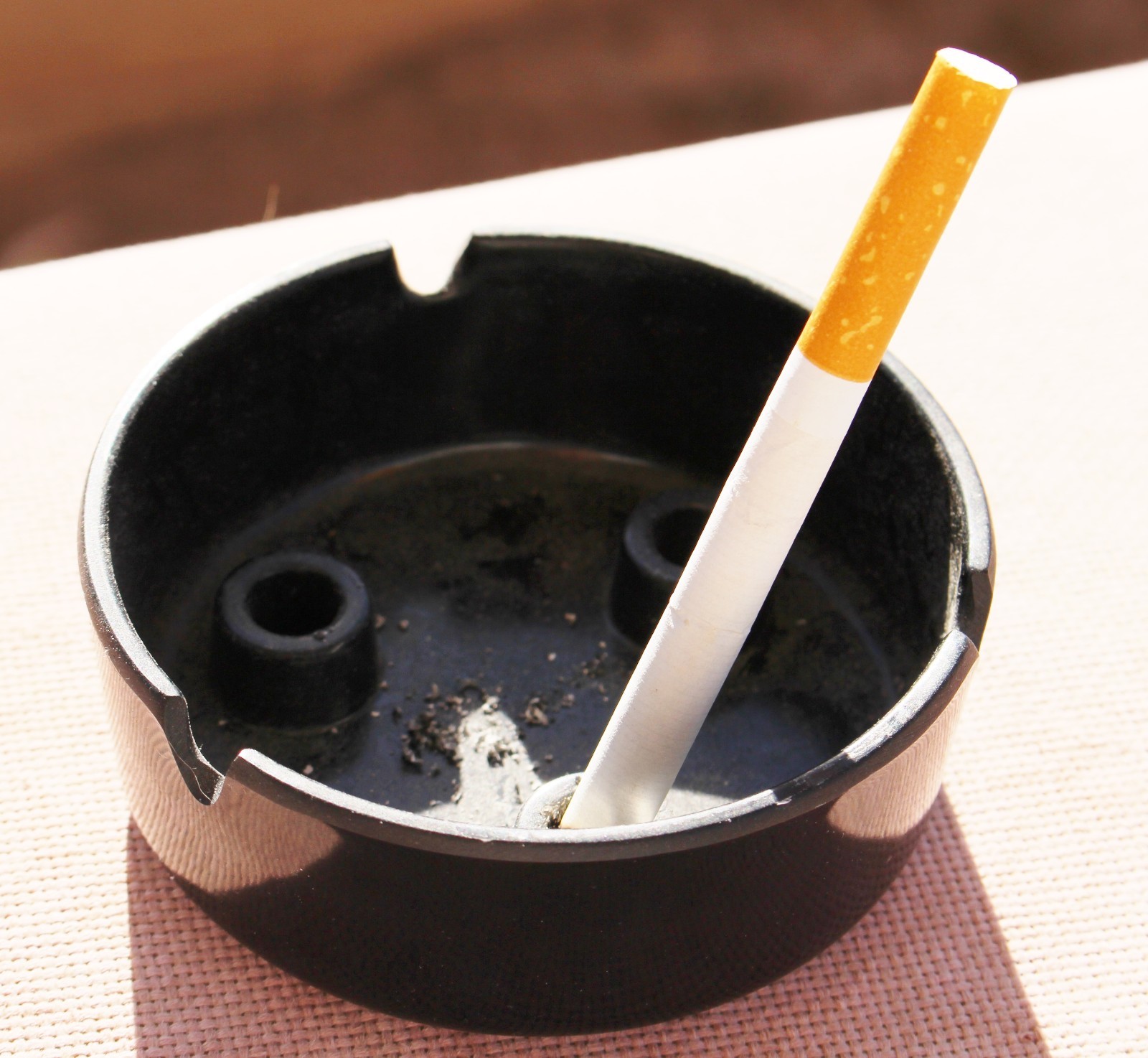6 EZ-Out Snuffer Ashtray, Black or Red, 3 snuffers, Quit wasting $ | eBay