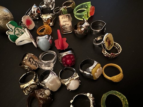 VINTAGE CRACKER JACK PRIZES GUMBALL VENDING MACHINE CHARMS RINGS - Lot ...
