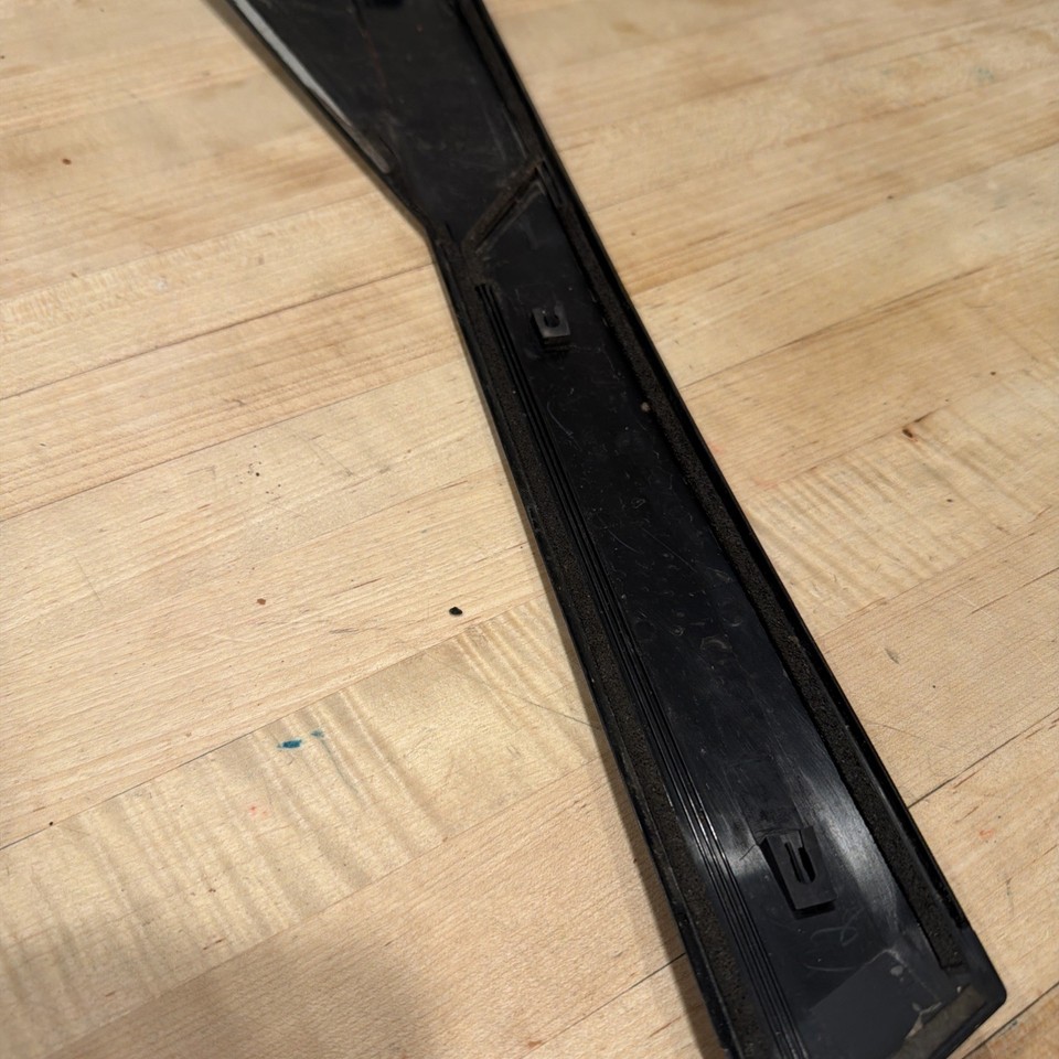 2004-2010 TOYOTA SIENNA LEFT Side Sliding DOOR EXTERIOR Window TRIM ...