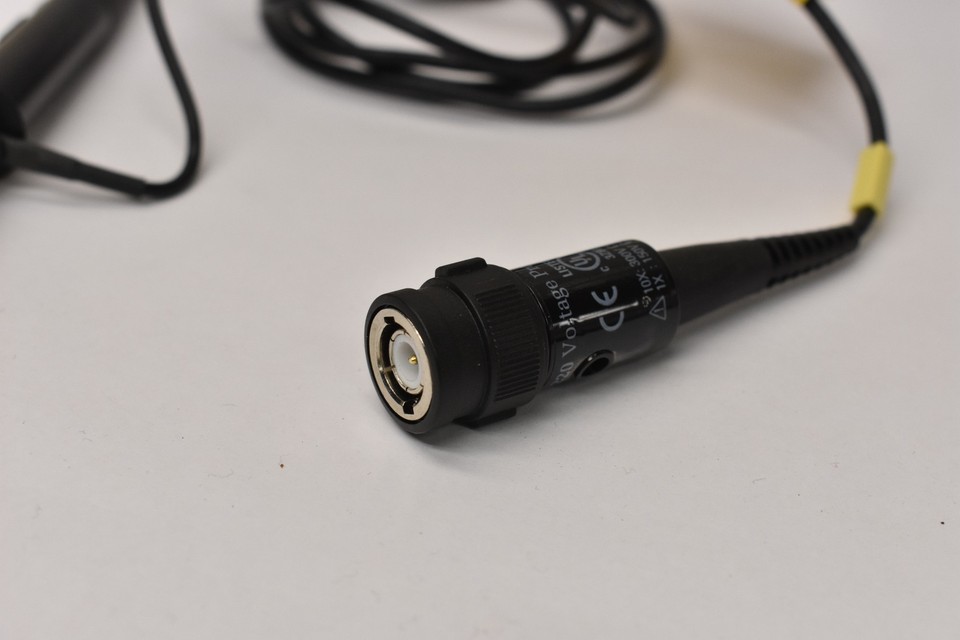 Tektronix P2220 Voltage Probe 10X/1X 200MHz/6MHz 10MΩ/1MΩ 16pF/95pF ...