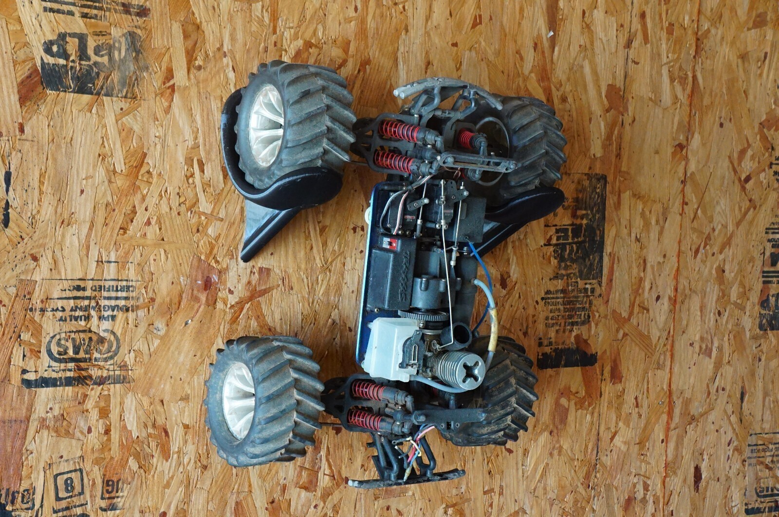 XL RC Truck Wall Hangers, Wheel Wall Mount for Traxxas T-Maxx, Revo ...