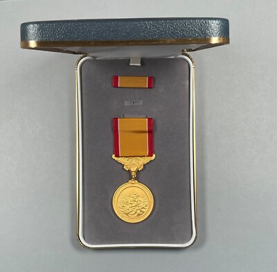 Original US Gold Lifesaving Medal with case and service ribbon | eBay