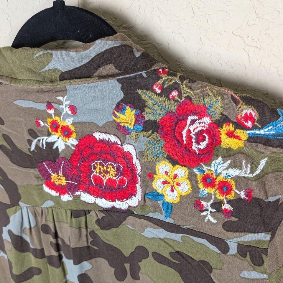 Andrée by Unit Floral Embroidered Camo Button-Down Shirt Size L | eBay
