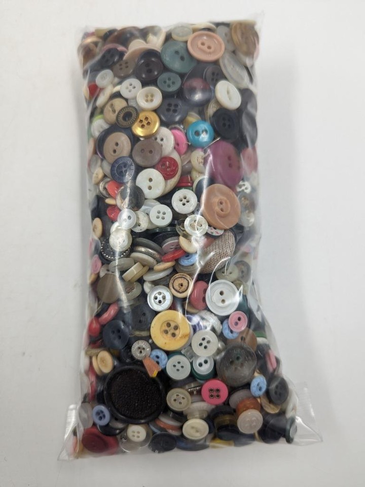 Vintage Button LOT 2- Quart - plastic, toggles, metal, pearlized, wood ...