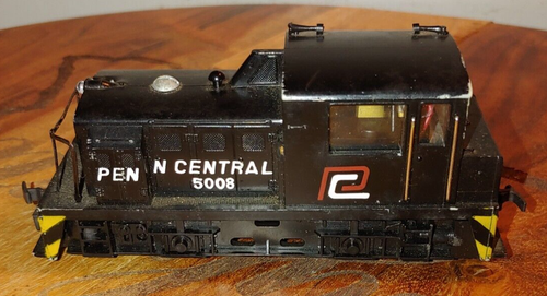 AHM Ho Scale Penn Central 5008 Diesel Switcher | eBay