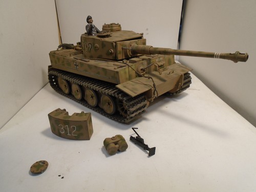 BUILT UP MODEL OF GERMAN WWII KING TIGER TANK 1/35 #312 HILDA NEEDS ...