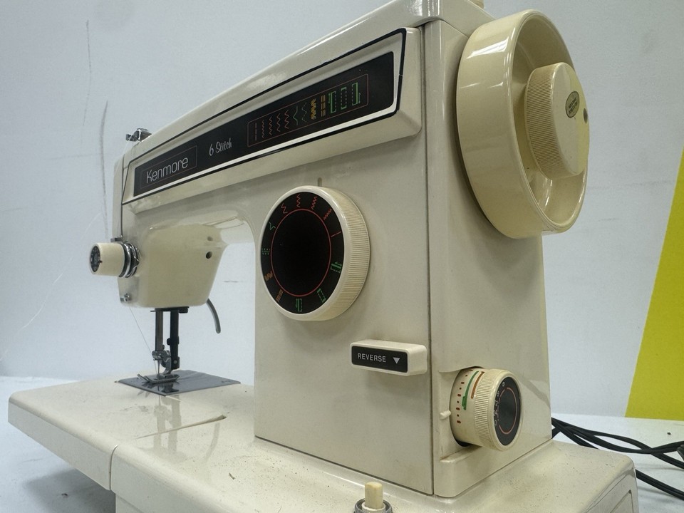 Vintage 1970s Kenmore 6-Stitch Sewing Machine (Mod. 158.134) + Foot ...