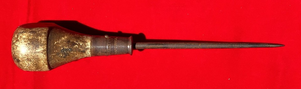 LOT T21 VINTAGE STANLEY WOOD HANDLE TOOLS: 11.5" SCREWDRIVER & 8.5" AWL ...
