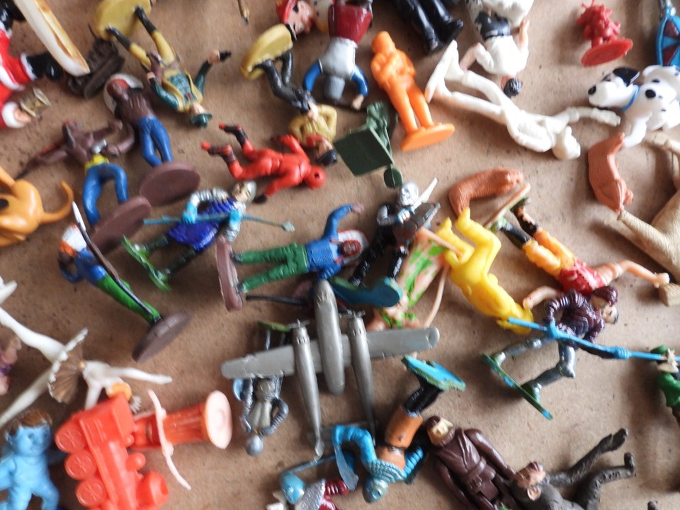 vintage plastic Cereal premiums cracker toys 1970s - modern pirates ...