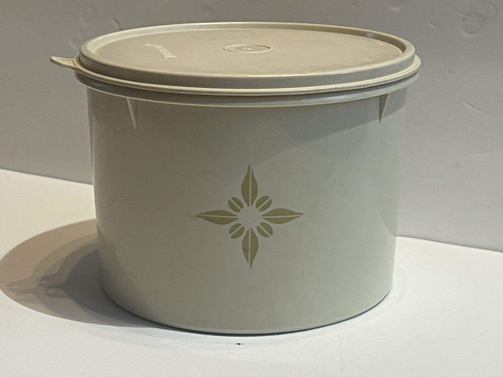 Vintage Tupperware Almond Starburst Canister #265-12 and Seal Lid #228 ...