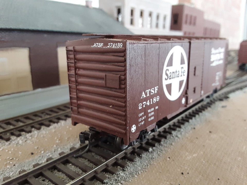 Athearn 50' ATSF Box Car and Bev Bel 40' ATSF Box Car | eBay