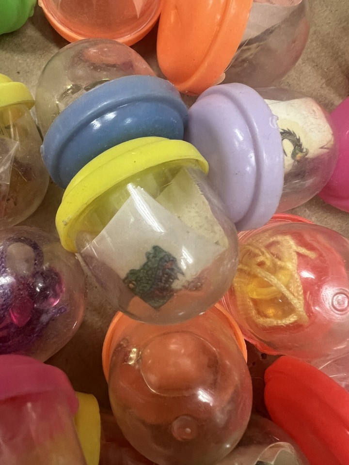 Lot of 100 Vintage Toy N Joy Toy Vending Machine Toy Prizes Capsules | eBay