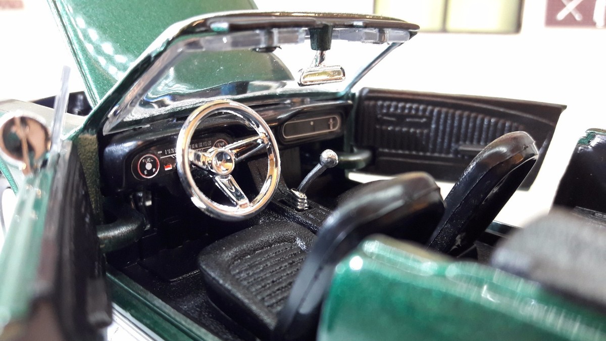 Ford Mustang 1964 Convertible Cabrio 1:24 Scale Diecast Ford Mustang 1964 Convertible Cabrio 1:24 Scale Diecast