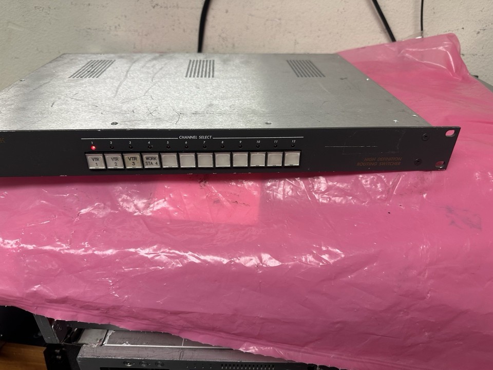 Videotek RS-12HD HD Video Routing Switcher BNC Broadcast Pro AV Tested ...