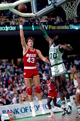 Jim Petersen Houston Rockets shoots while defended by Robert Paris- Old ...