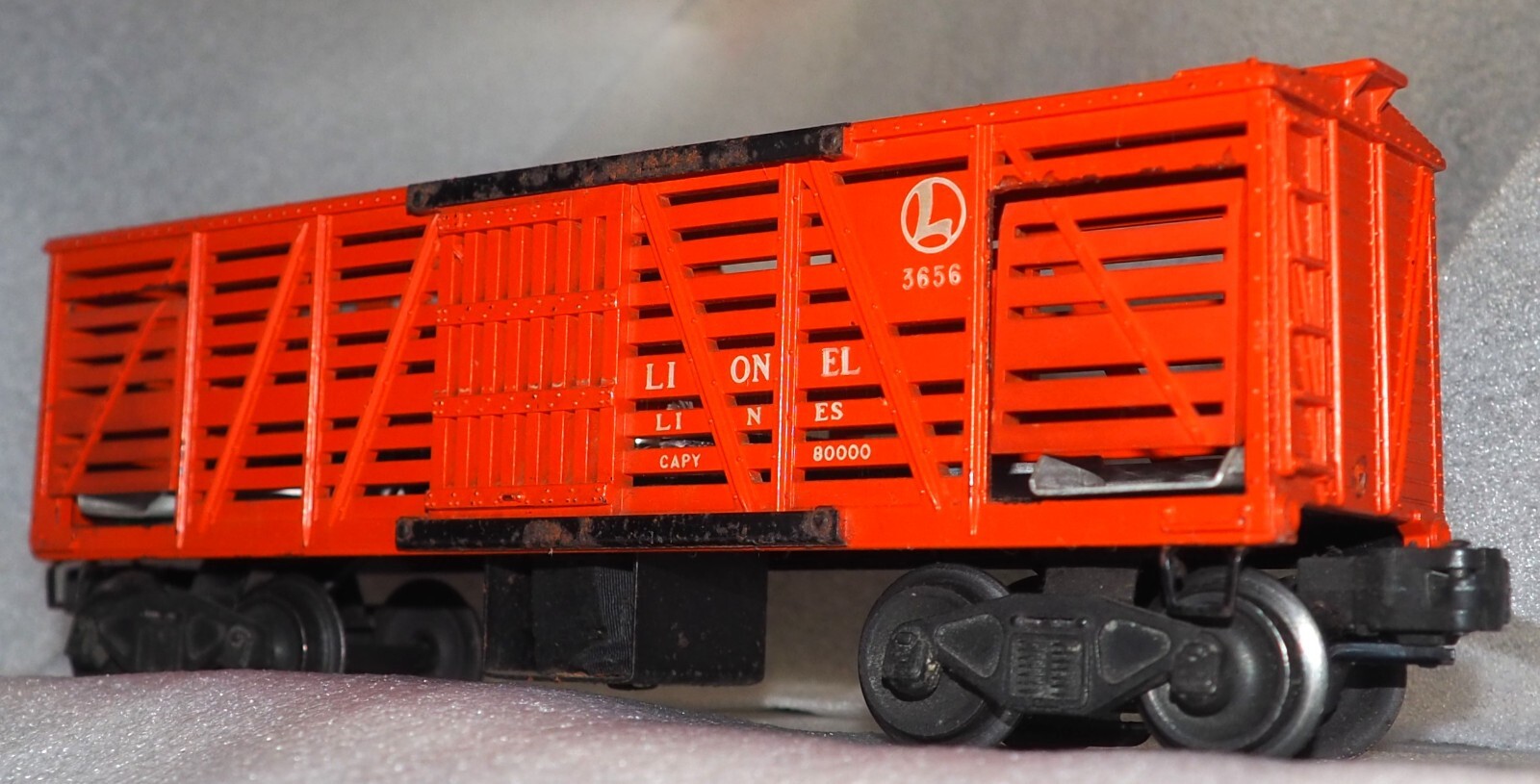 LIONEL # 3656 OPERATING ORANGE CATTLE CAR w / Staple End Trucks! | eBay