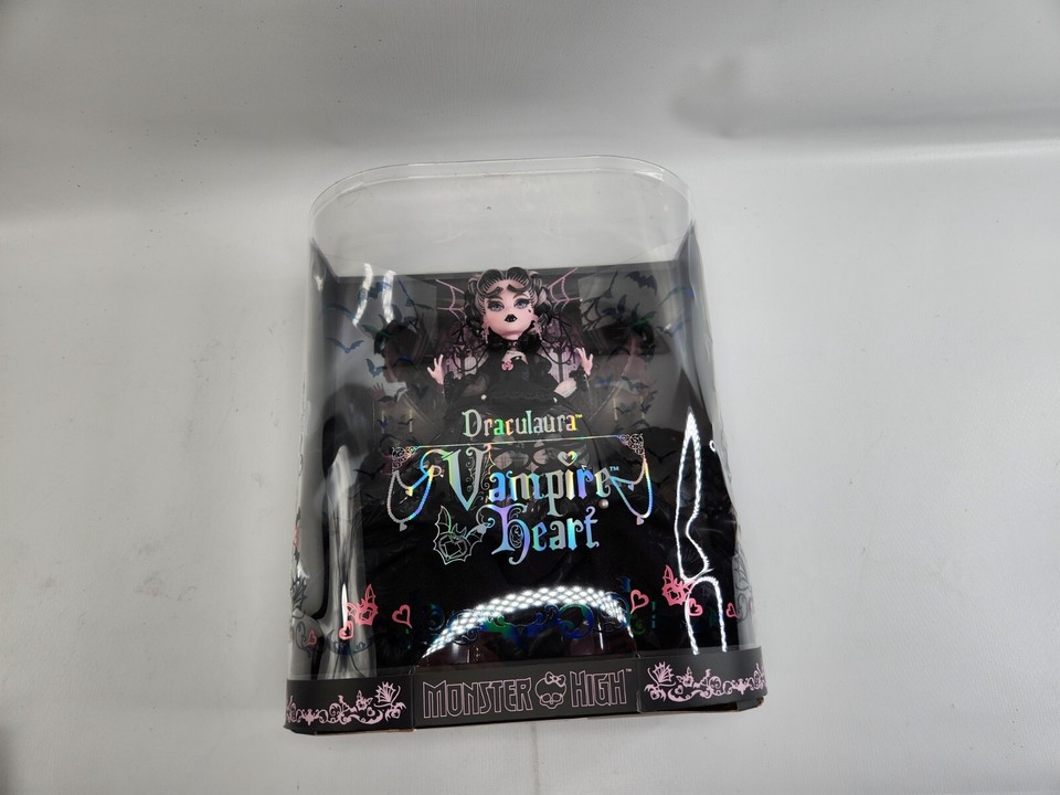 New Draculaura Monster High Vampire Heart Doll HRC14 - Minor box wear ...
