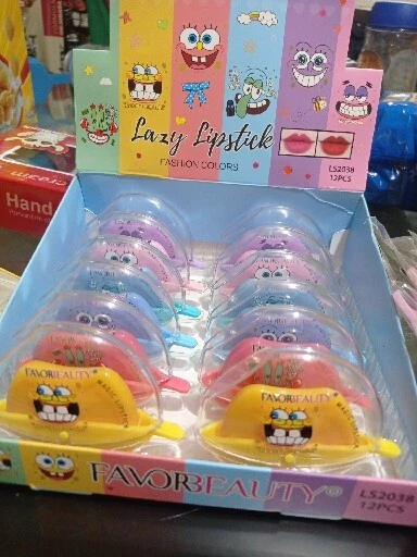 Spongebob Putting On Lipstick
