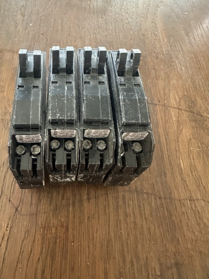 Square D QOT1515 Two 1 Pole 15 Amp 120V AC Tandem Plug In Metal Hook ...