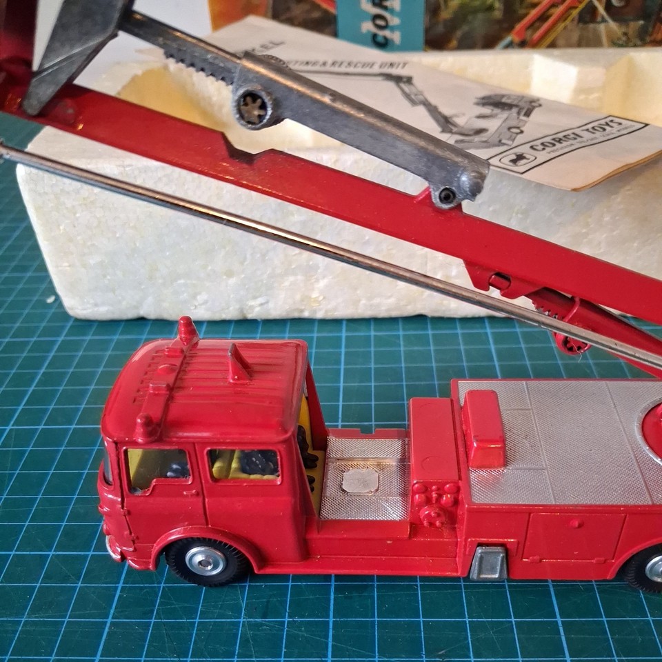Corgi Toys 1127 Simon Snorkel Fire Engine, vintage with box ...
