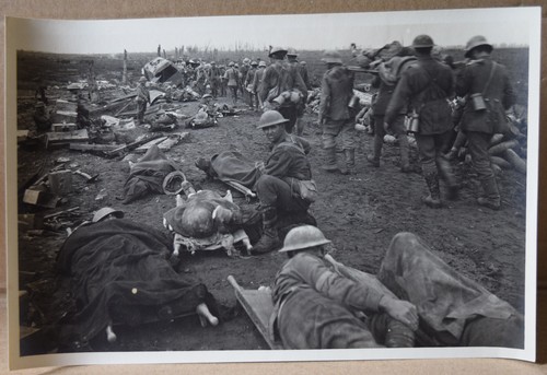 WW1 Press photo E00713 wounded ANZAC men Ypres Menin Road clearing ...