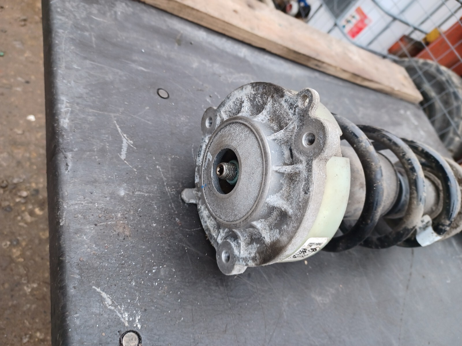 2017 AUDI A5 A4 B9 LEFT PASSENGER FRONT SHOCK ABSORBER 8W0413031BA | eBay