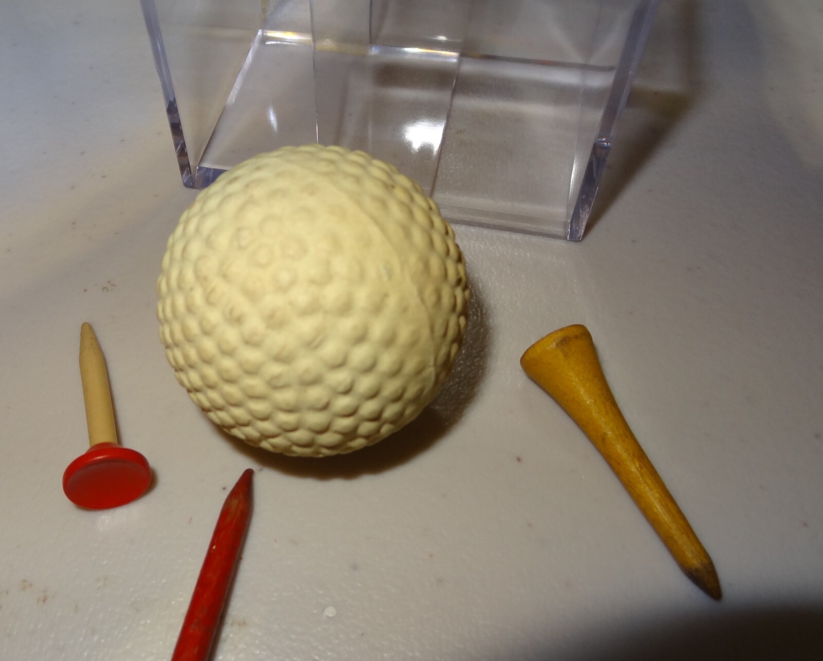 PRACTICE BRAMBLE VINTAGE GOLF BALL 4 VINTAGE GOLF TEES IN DISIPLAY | eBay