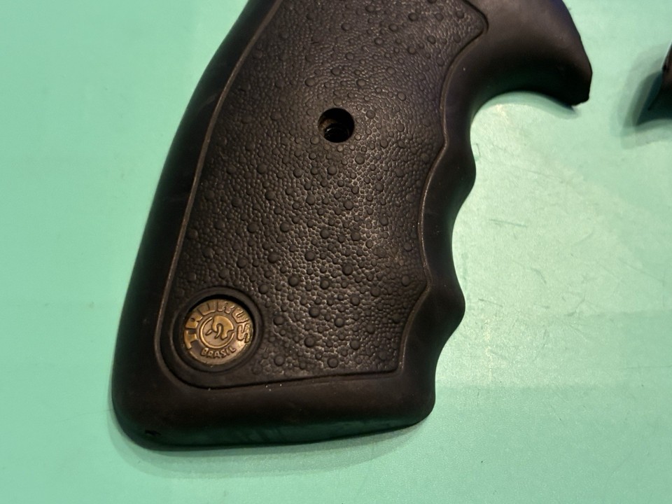 USED FACTORY TAURUS 608 66 LATER MEDIUM FRAME REVOLVER RUBBER GRIPS ...
